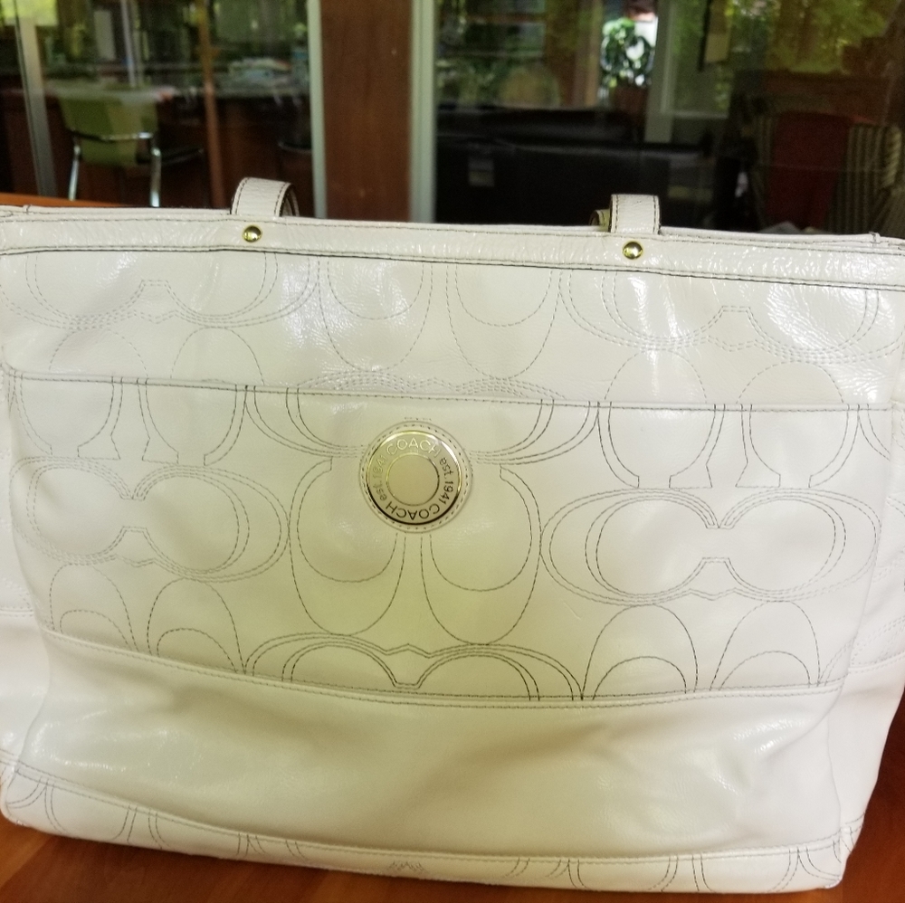 Authentic Large Coach Ivory Patent Leather Tote/Diape… - Gem